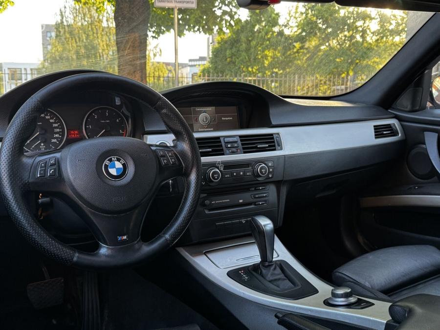 Red BMW 330 2007 in Vilnius, with an engine capacity of 3.00 L and mileage of 367 thousand km for 4000 €, photo 8 on AUTOMOTO.COM.LV