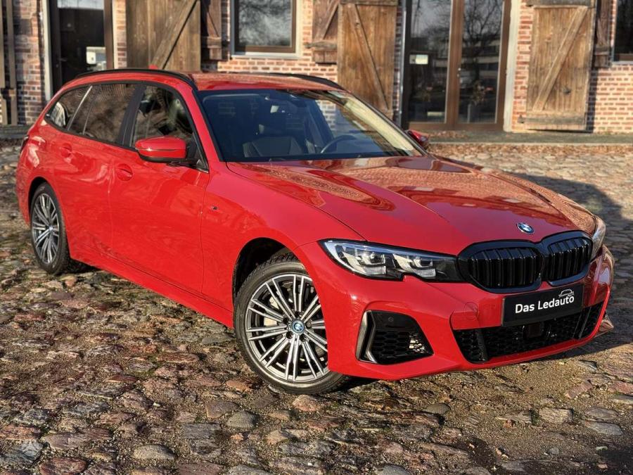 Red BMW 330 2021 in Klaipeda, with an engine capacity of 2.00 L and mileage of 44 thousand km for 25299 €, photo 3 on AUTOMOTO.COM.LV