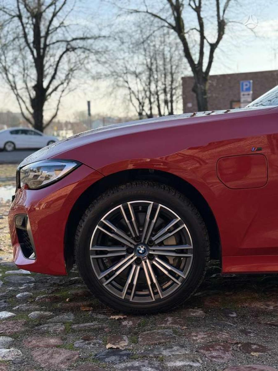 Red BMW 330 2021 in Klaipeda, with an engine capacity of 2.00 L and mileage of 44 thousand km for 25299 €, photo 16 on AUTOMOTO.COM.LV