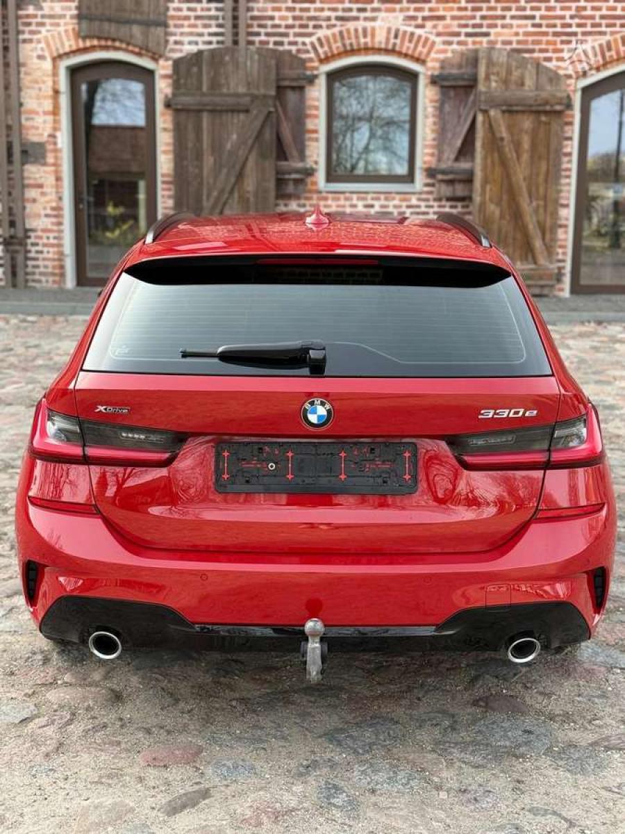 Red BMW 330 2021 in Klaipeda, with an engine capacity of 2.00 L and mileage of 51 thousand km for 22999 €, photo 9 on AUTOMOTO.COM.LV