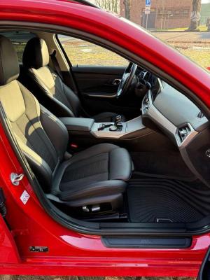 Red BMW 330 2021 in Klaipeda, with an engine capacity of 2.00 L and mileage of 51 thousand km for 22999 €, photo 12 on AUTOMOTO.COM.LV