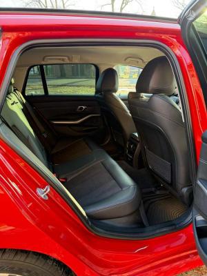Red BMW 330 2021 in Klaipeda, with an engine capacity of 2.00 L and mileage of 51 thousand km for 22999 €, photo 14 on AUTOMOTO.COM.LV