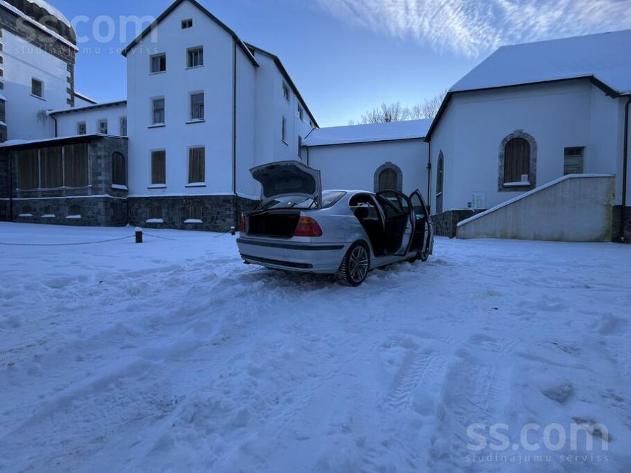 BMW 330 2000 in Gulbene, with an engine capacity of 3.00 L and mileage of 296 thousand km for 3850 €, photo 5 on AUTOMOTO.COM.LV