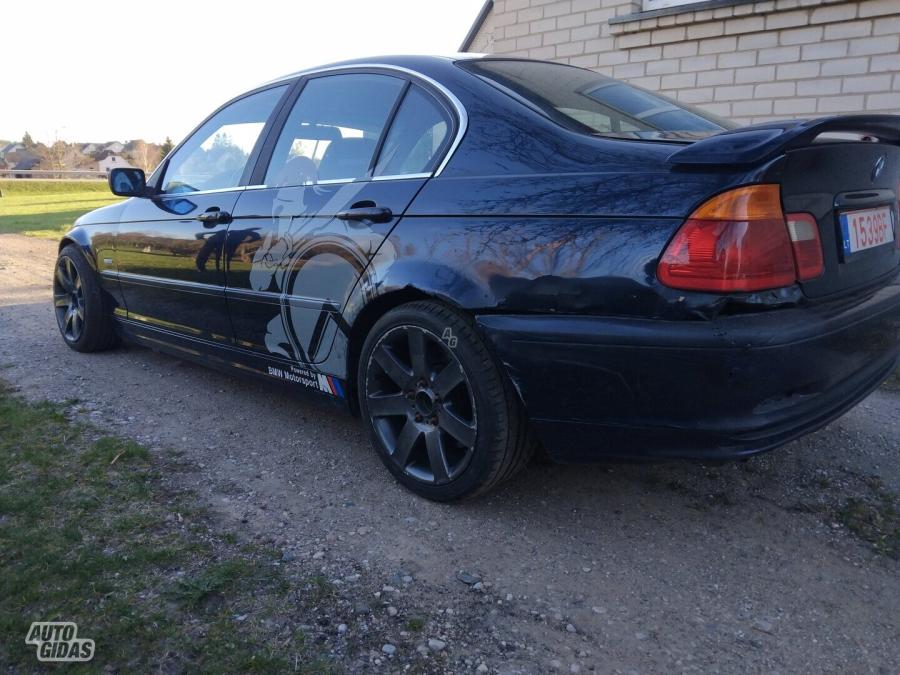 BMW 330 2000 in Marijampole, with an engine capacity of 3.00 L and mileage of 250 thousand km for 4150 €, photo 5 on AUTOMOTO.COM.LV