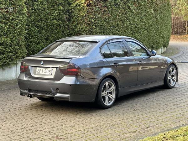 BMW 330 2005 Viļņa, ar dzinēja tilpumu 2.99 L un nobraukumu 293 tūkst. km par 3800 €, foto 2 vietnē AUTOMOTO.COM.LV