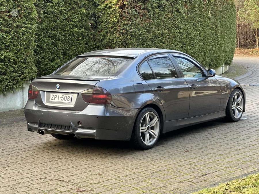 BMW 330 2005 Viļņa, ar dzinēja tilpumu 2.99 L un nobraukumu 293 tūkst. km par 3800 €, foto 2 vietnē AUTOMOTO.COM.LV