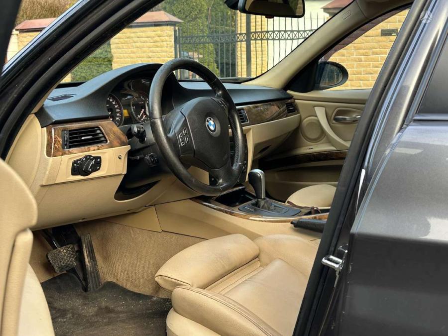 BMW 330 2005 Viļņa, ar dzinēja tilpumu 2.99 L un nobraukumu 293 tūkst. km par 3800 €, foto 4 vietnē AUTOMOTO.COM.LV