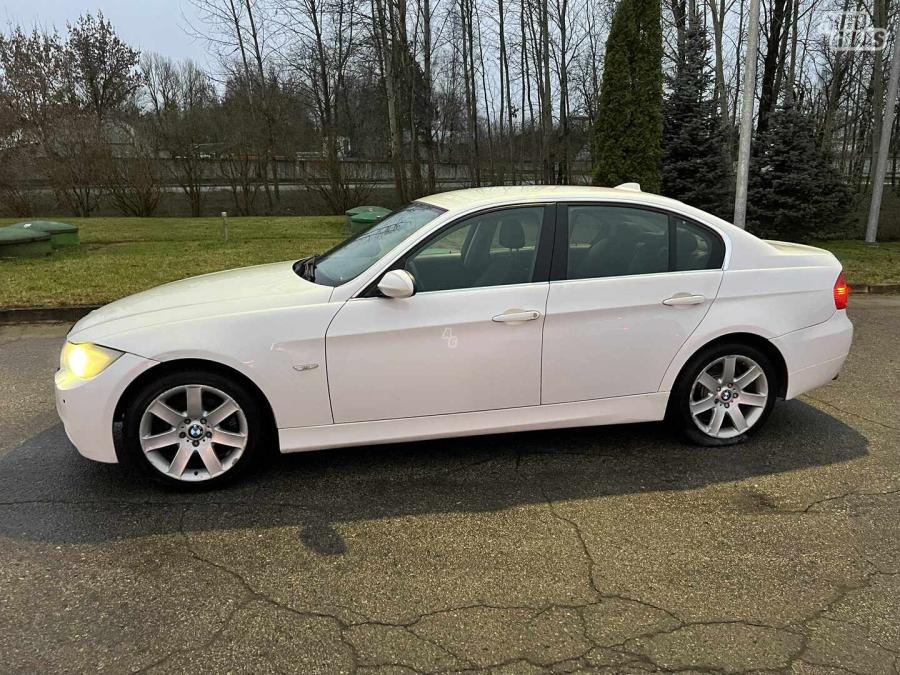 BMW 330 2005 in Trakai, with an engine capacity of 3.00 L and mileage of 330 thousand km for 3300 €, photo 5 on AUTOMOTO.COM.LV