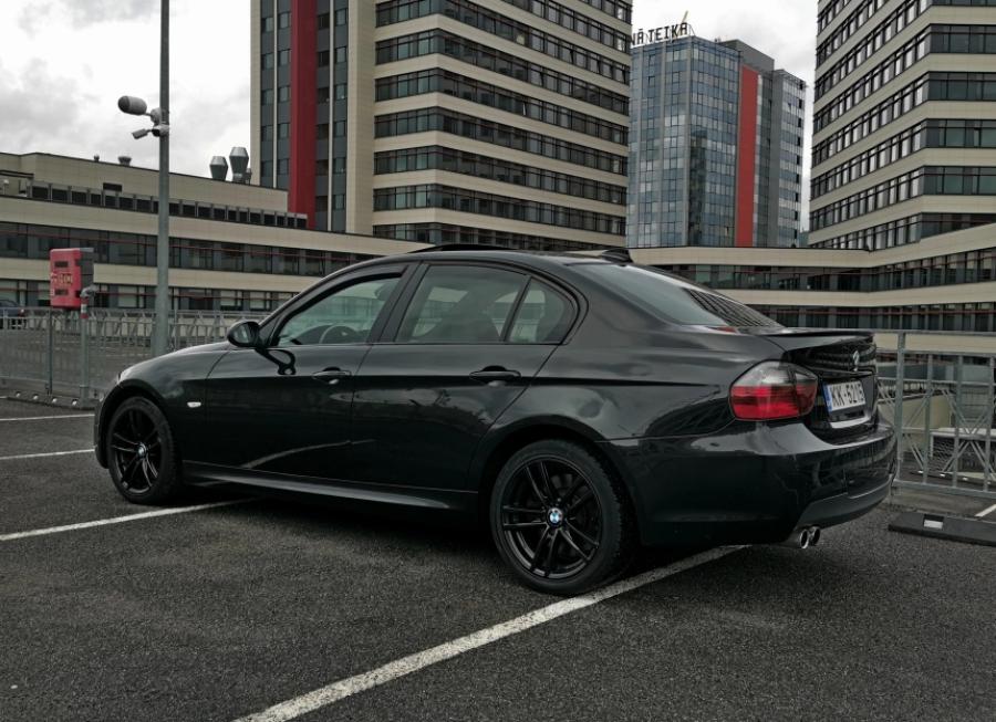 BMW 330 2005 in Riga, with an engine capacity of 3.00 L and mileage of 359 thousand km for 7590 €, photo 5 on AUTOMOTO.COM.LV