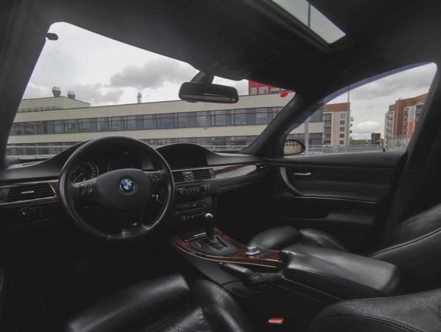 BMW 330 2005 in Riga, with an engine capacity of 3.00 L and mileage of 359 thousand km for 7590 €, photo 14 on AUTOMOTO.COM.LV