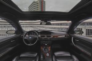 BMW 330 2005 in Riga, with an engine capacity of 3.00 L and mileage of 359 thousand km for 7590 €, photo 15 on AUTOMOTO.COM.LV