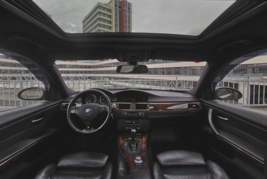 BMW 330 2005 in Riga, with an engine capacity of 3.00 L and mileage of 359 thousand km for 7590 €, photo 15 on AUTOMOTO.COM.LV