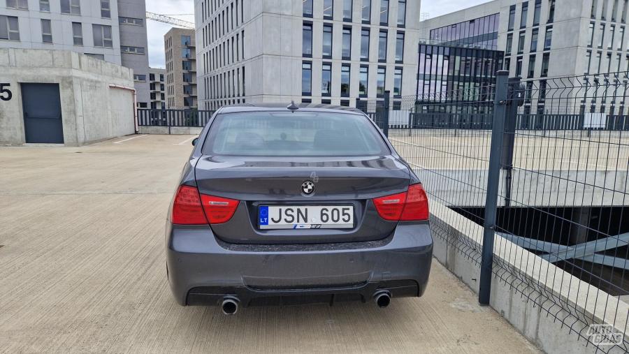 BMW 330 2005 in Vilnius, with an engine capacity of 3.00 L and mileage of 359 thousand km for 5000 €, photo 4 on AUTOMOTO.COM.LV