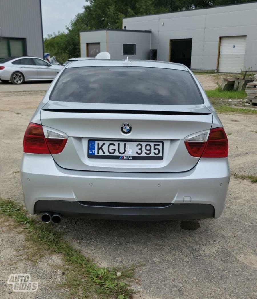 BMW 330 2005 in Panevezys, with an engine capacity of 3.00 L and mileage of 318 thousand km for 5500 €, photo 8 on AUTOMOTO.COM.LV