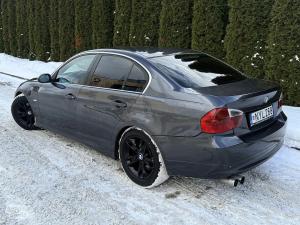 BMW 330 2006 in Kaunas, with an engine capacity of 3.00 L and mileage of 376 thousand km for 3350 €, photo 3 on AUTOMOTO.COM.LV