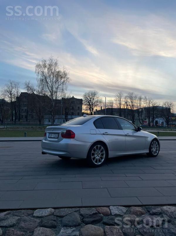 BMW 330 2006 Liepāja, ar dzinēja tilpumu 3.00 L un nobraukumu 247 tūkst. km par 3000 €, foto 4 vietnē AUTOMOTO.COM.LV