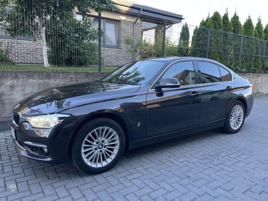 BMW 330 2016 in Kaunas, with an engine capacity of 2.00 L and mileage of 203 thousand km for 10999 €, photo 10 on AUTOMOTO.COM.LV