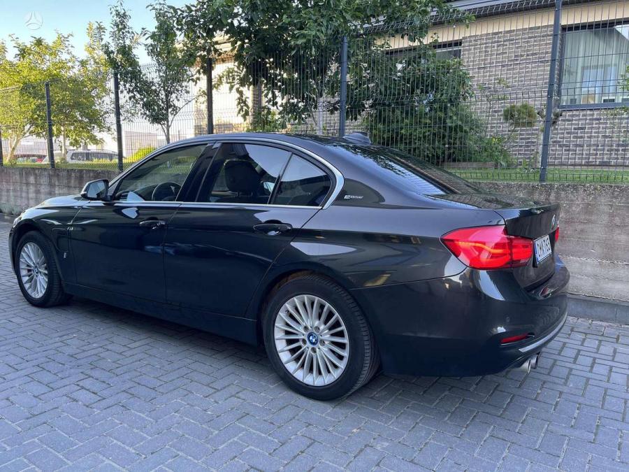 BMW 330 2016 in Kaunas, with an engine capacity of 2.00 L and mileage of 203 thousand km for 10999 €, photo 11 on AUTOMOTO.COM.LV