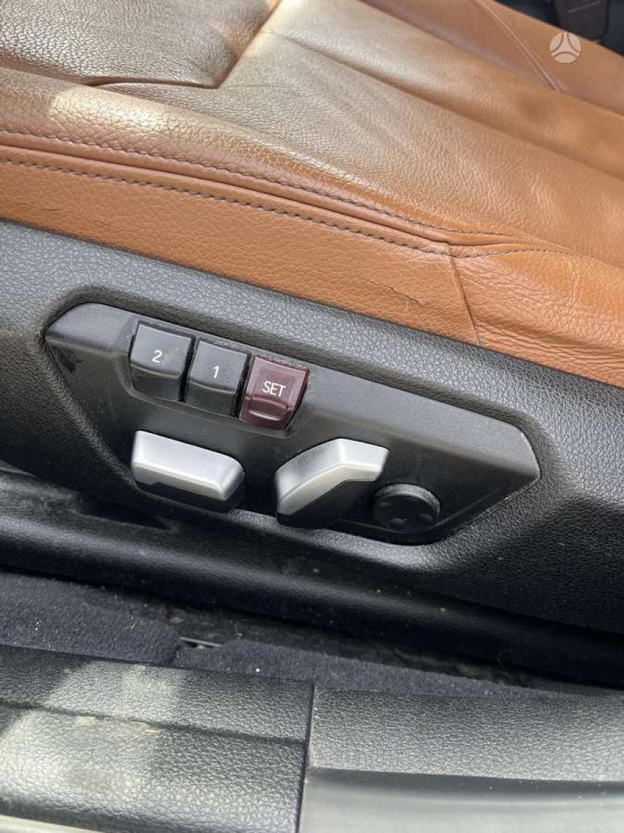 BMW 330 2016 in Kaunas, with an engine capacity of 2.00 L and mileage of 203 thousand km for 10999 €, photo 16 on AUTOMOTO.COM.LV