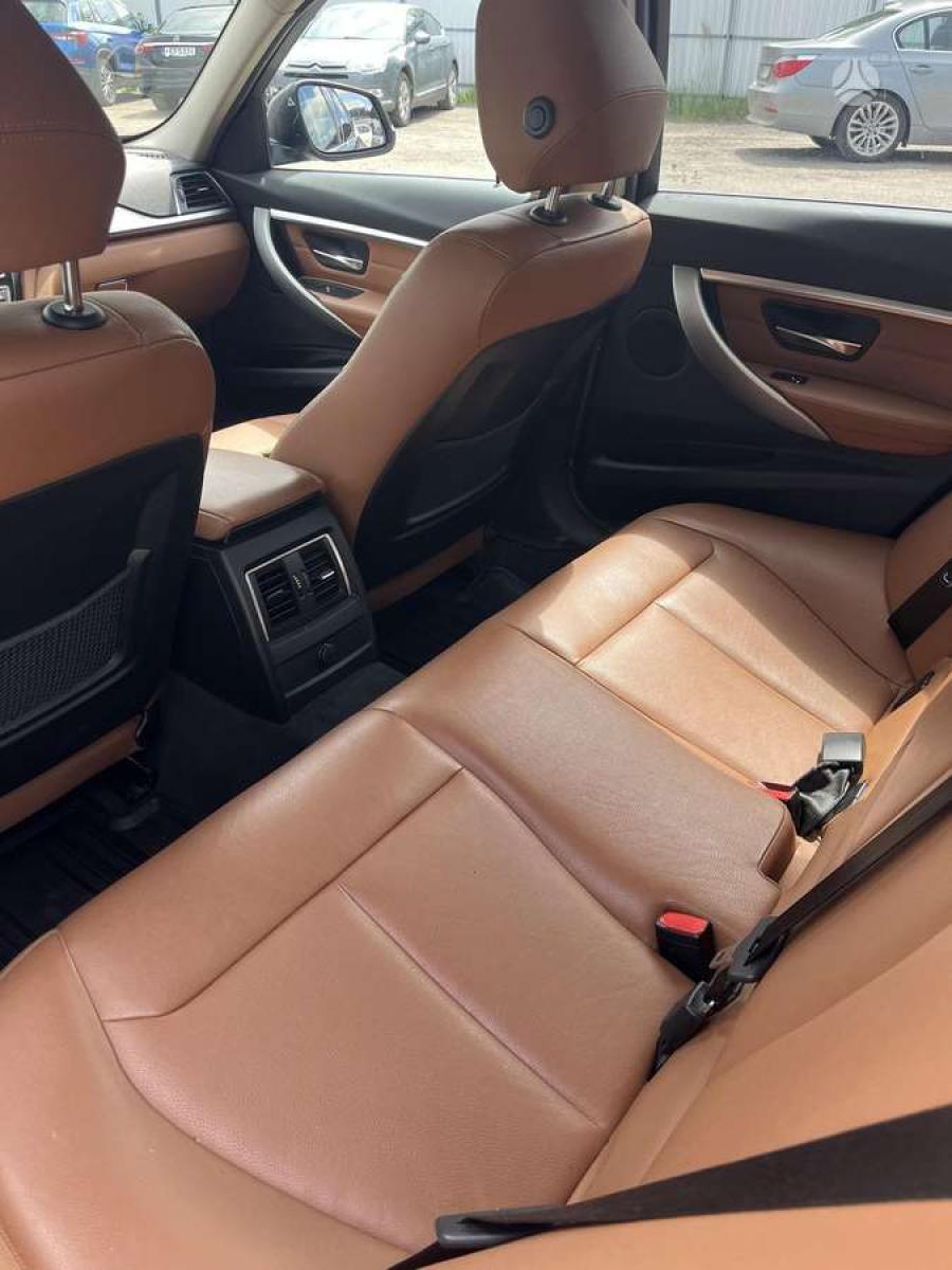BMW 330 2016 in Kaunas, with an engine capacity of 2.00 L and mileage of 203 thousand km for 10999 €, photo 17 on AUTOMOTO.COM.LV