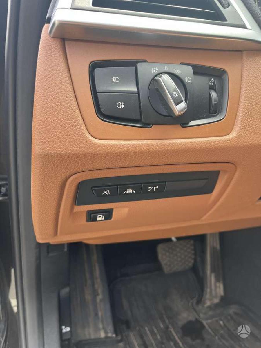 BMW 330 2016 in Kaunas, with an engine capacity of 2.00 L and mileage of 203 thousand km for 10999 €, photo 18 on AUTOMOTO.COM.LV