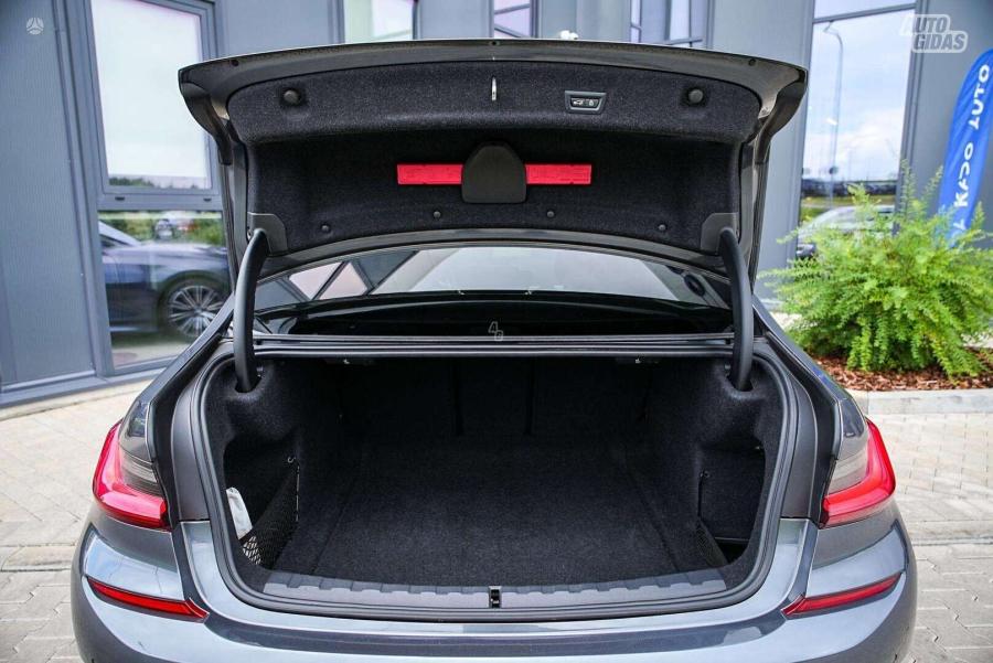 BMW 330 2019 in Kaunas, with an engine capacity of 3.00 L and mileage of 270 thousand km for 22950 €, photo 16 on AUTOMOTO.COM.LV