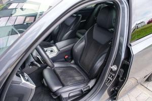 BMW 330 2019 in Kaunas, with an engine capacity of 3.00 L and mileage of 270 thousand km for 22950 €, photo 28 on AUTOMOTO.COM.LV