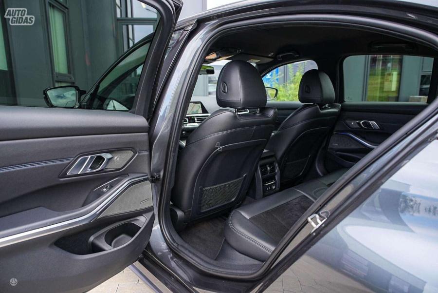 BMW 330 2019 in Kaunas, with an engine capacity of 3.00 L and mileage of 270 thousand km for 22950 €, photo 37 on AUTOMOTO.COM.LV