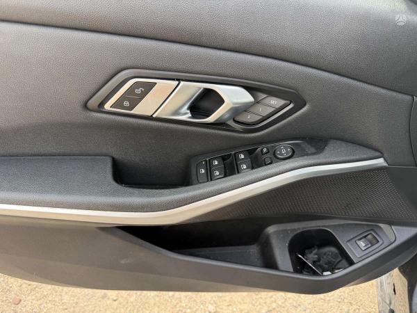 BMW 330 2020 in Kaunas, with an engine capacity of 2.00 L and mileage of 119 thousand km for 17200 €, photo 9 on AUTOMOTO.COM.LV