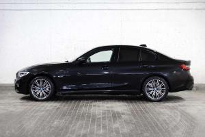 BMW 330 2021 in Vilnius, with an engine capacity of 2.00 L and mileage of 119 thousand km for 33431 €, photo 4 on AUTOMOTO.COM.LV