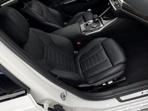 BMW 330 2021 in Vilnius, with an engine capacity of 2.00 L and mileage of 10 thousand km for 30900 €, photo 6 on AUTOMOTO.COM.LV