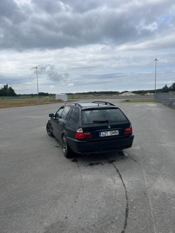 BMW 330 2001 in Tallinn, with an engine capacity of 0.00 L and mileage of 419 thousand km for 2900 €, photo 6 on AUTOMOTO.COM.LV