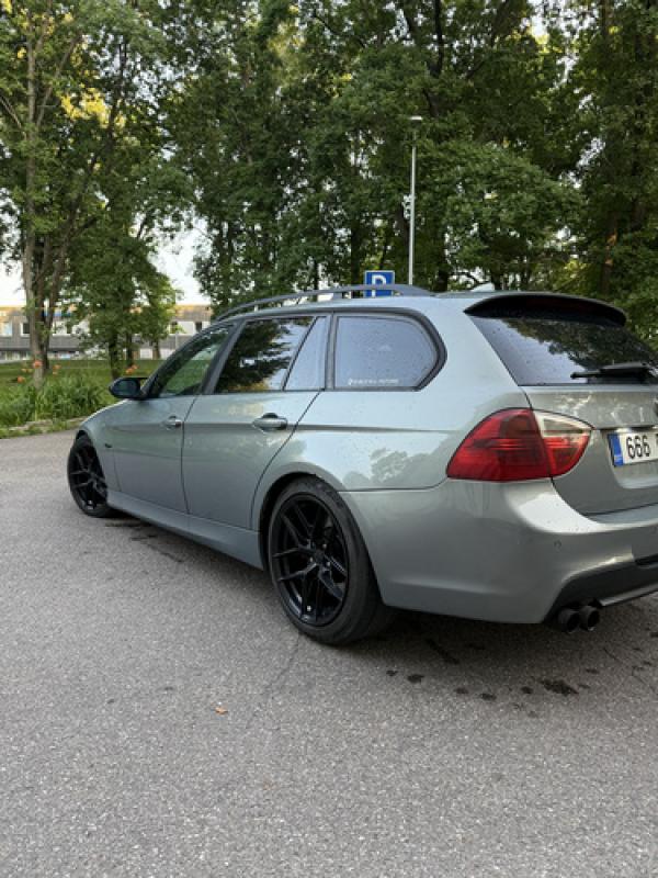 BMW 330 2006 Kohtla-Jerve, ar dzinēja tilpumu 3.00 L un nobraukumu 530 tūkst. km par 6100 €, foto 4 vietnē AUTOMOTO.COM.LV