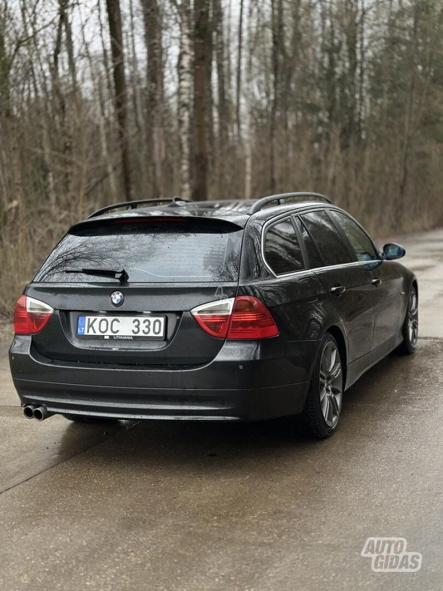 BMW 330 2007 in Vilnius, with an engine capacity of 3.00 L and mileage of 371 thousand km for 3200 €, photo 8 on AUTOMOTO.COM.LV