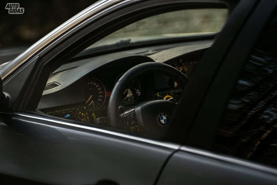 BMW 330 2007 in Ignalina, with an engine capacity of 3.00 L and mileage of 320 thousand km for 3100 €, photo 7 on AUTOMOTO.COM.LV