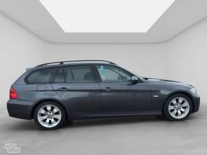 BMW 330 2007 in Kaunas, with an engine capacity of 3.00 L and mileage of 369 thousand km for 3590 €, photo 8 on AUTOMOTO.COM.LV