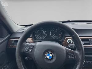 BMW 330 2007 in Kaunas, with an engine capacity of 3.00 L and mileage of 369 thousand km for 3590 €, photo 12 on AUTOMOTO.COM.LV