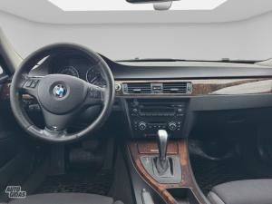 BMW 330 2007 in Kaunas, with an engine capacity of 3.00 L and mileage of 369 thousand km for 3590 €, photo 15 on AUTOMOTO.COM.LV