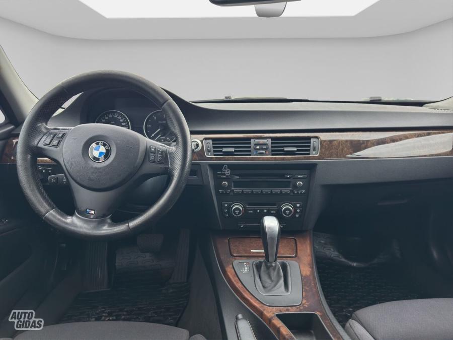 BMW 330 2007 in Kaunas, with an engine capacity of 3.00 L and mileage of 369 thousand km for 3590 €, photo 15 on AUTOMOTO.COM.LV