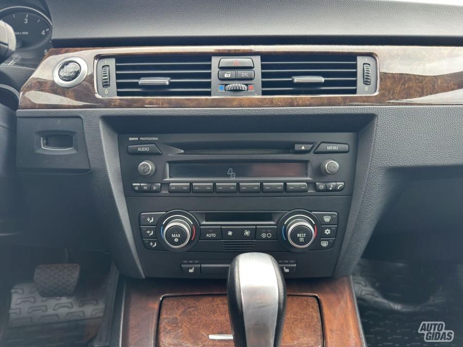BMW 330 2007 in Kaunas, with an engine capacity of 3.00 L and mileage of 369 thousand km for 3590 €, photo 17 on AUTOMOTO.COM.LV