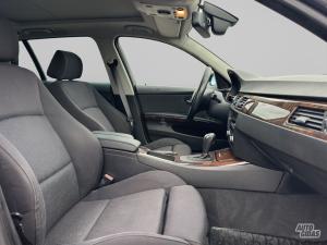BMW 330 2007 in Kaunas, with an engine capacity of 3.00 L and mileage of 369 thousand km for 3590 €, photo 19 on AUTOMOTO.COM.LV