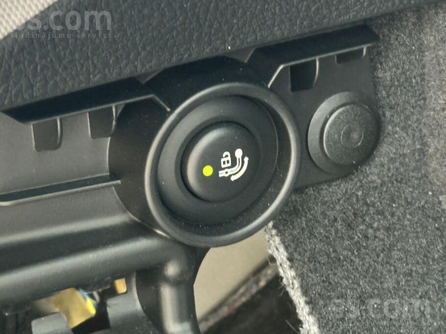 BMW 330 2013 in Tukums, with an engine capacity of 3.00 L and mileage of 264 thousand km for 8990 €, photo 34 on AUTOMOTO.COM.LV
