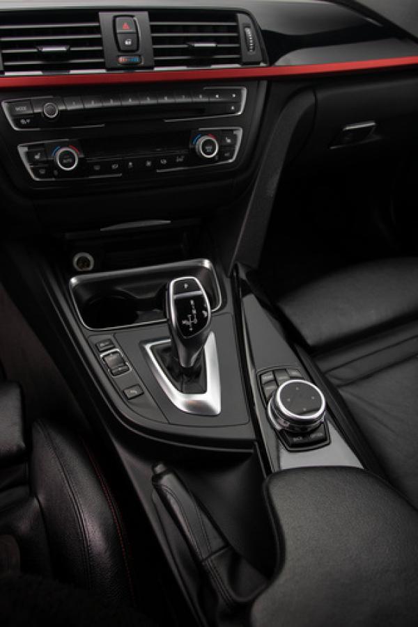BMW 330 2014 in Parnu, with an engine capacity of 3.00 L and mileage of 264 thousand km for 13500 €, photo 7 on AUTOMOTO.COM.LV