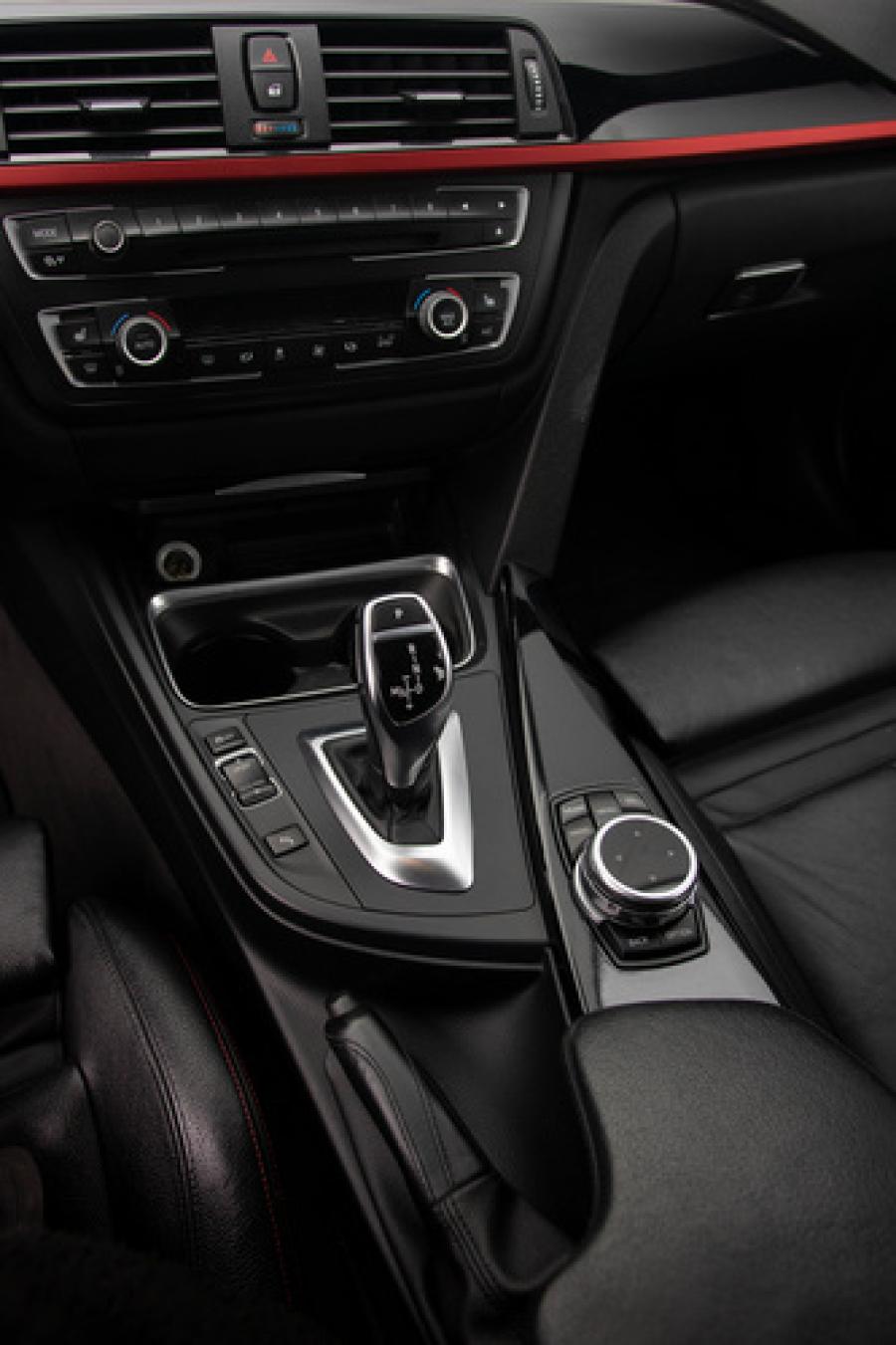 BMW 330 2014 Pērnava, ar dzinēja tilpumu 3.00 L un nobraukumu 264 tūkst. km par 13500 €, foto 8 vietnē AUTOMOTO.COM.LV