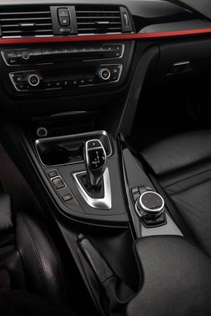 BMW 330 2014 Pērnava, ar dzinēja tilpumu 3.00 L un nobraukumu 264 tūkst. km par 13500 €, foto 22 vietnē AUTOMOTO.COM.LV