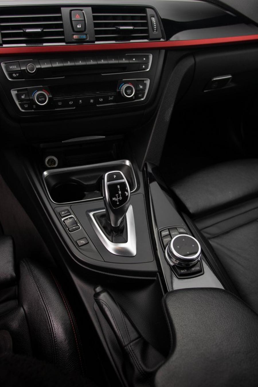 BMW 330 2014 Pērnava, ar dzinēja tilpumu 3.00 L un nobraukumu 264 tūkst. km par 13500 €, foto 22 vietnē AUTOMOTO.COM.LV