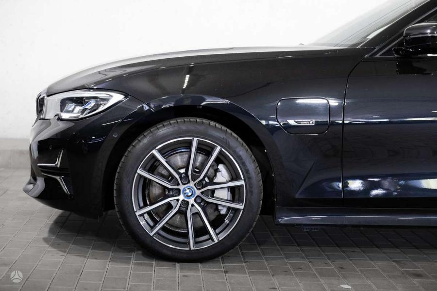 BMW 330 2022 in Vilnius, with an engine capacity of 2.00 L and mileage of 112 thousand km for 27991 €, photo 8 on AUTOMOTO.COM.LV