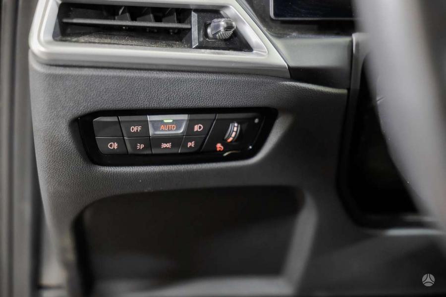 BMW 330 2025 in Vilnius, with an engine capacity of 2.00 L and mileage of 17 thousand km for 41991 €, photo 27 on AUTOMOTO.COM.LV