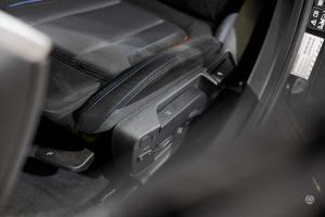 BMW 330 2025 in Vilnius, with an engine capacity of 2.00 L and mileage of 17 thousand km for 41991 €, photo 29 on AUTOMOTO.COM.LV