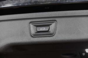 BMW 330 2025 in Vilnius, with an engine capacity of 2.00 L and mileage of 17 thousand km for 41991 €, photo 32 on AUTOMOTO.COM.LV